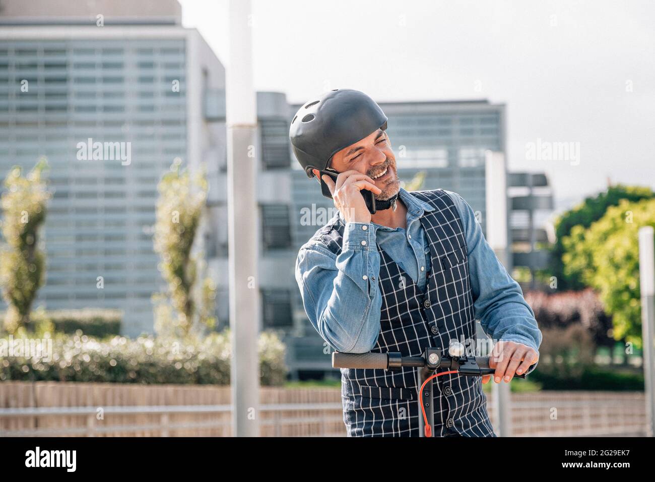 Talking while riding hi-res stock photography and images - Alamy