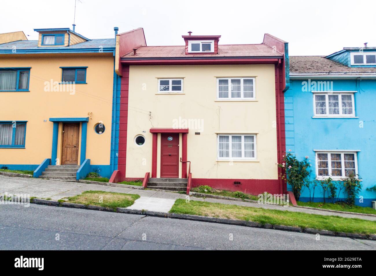 Colorful apartment building line hi-res stock photography and images ...