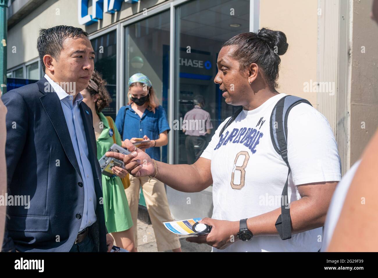 Andrew yang wife hi-res stock photography and images - Alamy