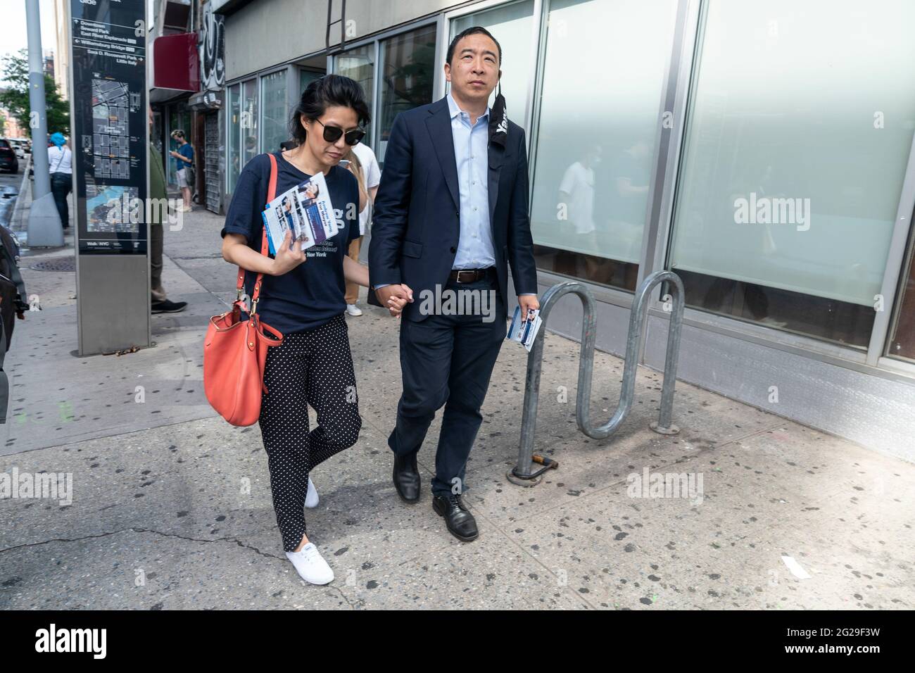 Andrew yang wife hi-res stock photography and images - Alamy