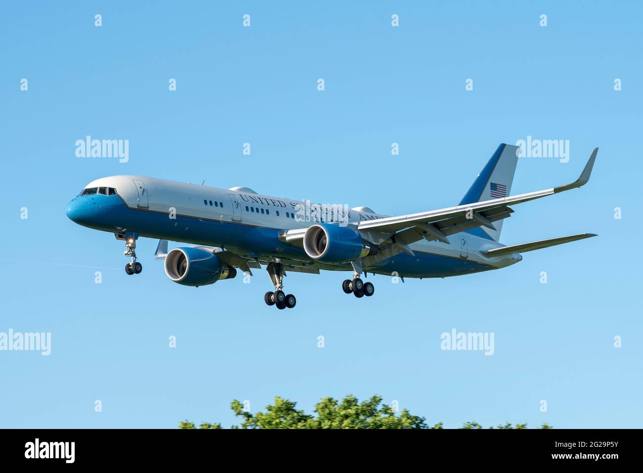 G7 summit air force one cornwall hi-res stock photography and images ...
