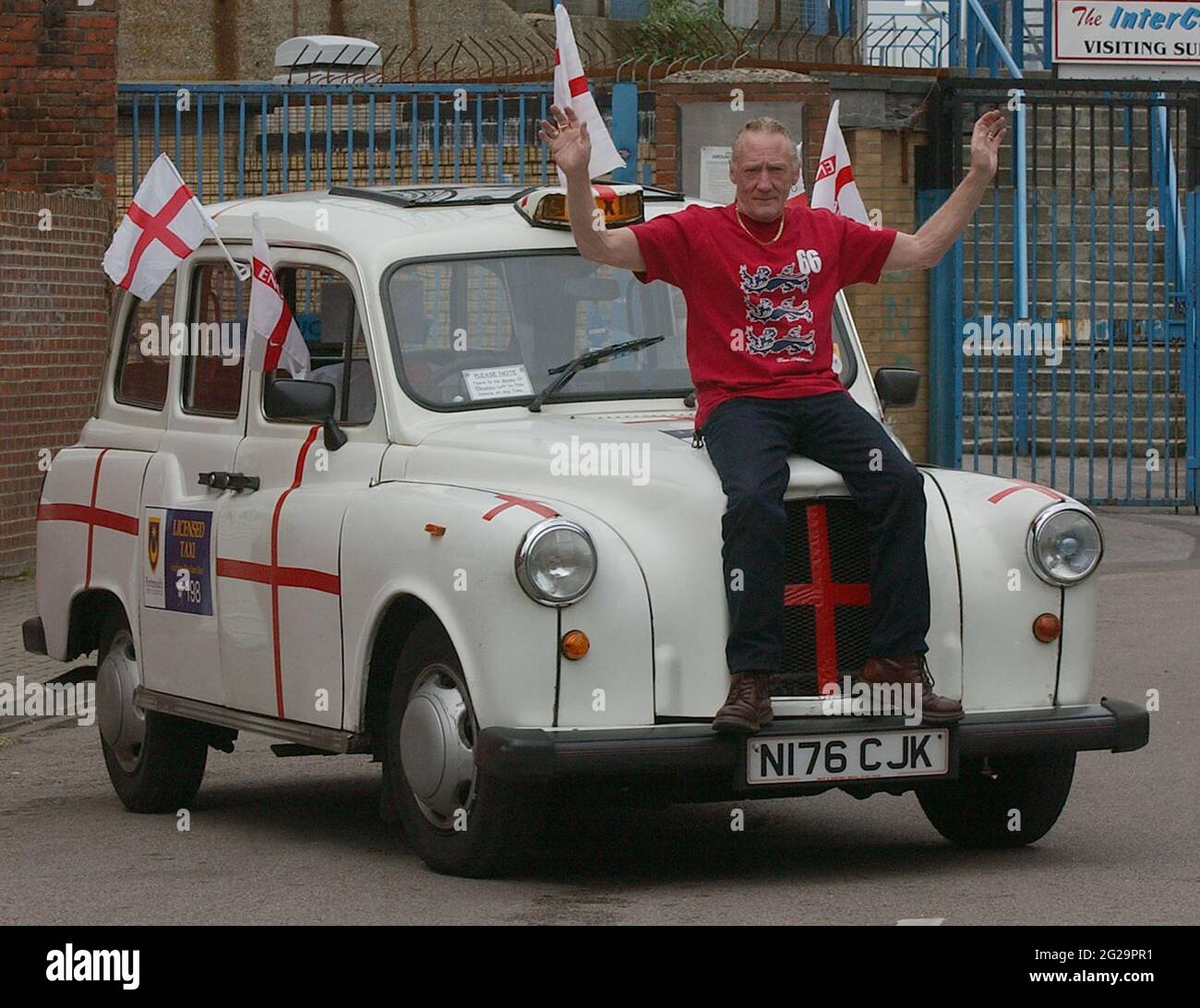 ENGLAND FANATIC TAXI DRIVER PHIL CUTLER WITH HIS TAXI CAB FITTD OUT IN ...