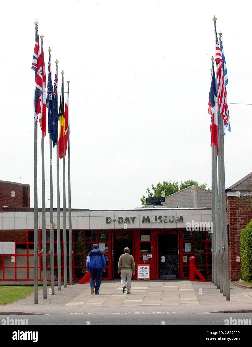 THE D.DAY MUSEUM IN PORTSMOUTH. PIC MIKE WALKER, 2004 Stock Photo - Alamy