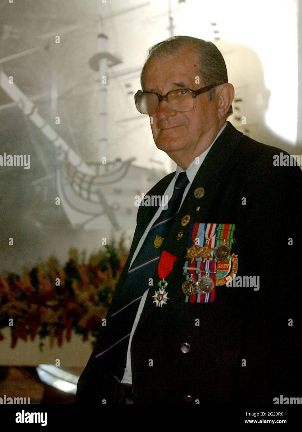 D.DAY VETERAN FRANK ROSIER FROM PORTSMOUTH PIC MIKE WALKER, 2004 Stock ...