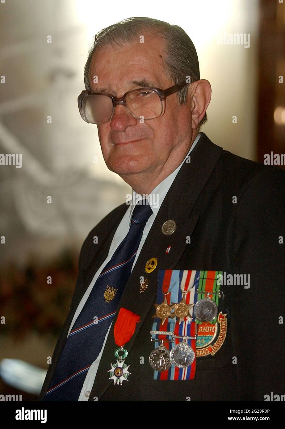 D.DAY VETERAN FRANK ROSIER FROM PORTSMOUTH PIC MIKE WALKER, 2004 Stock ...