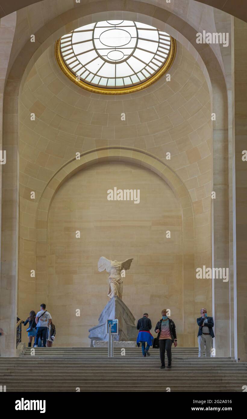 Louvre museum paintings room 2021 hi-res stock photography and images ...
