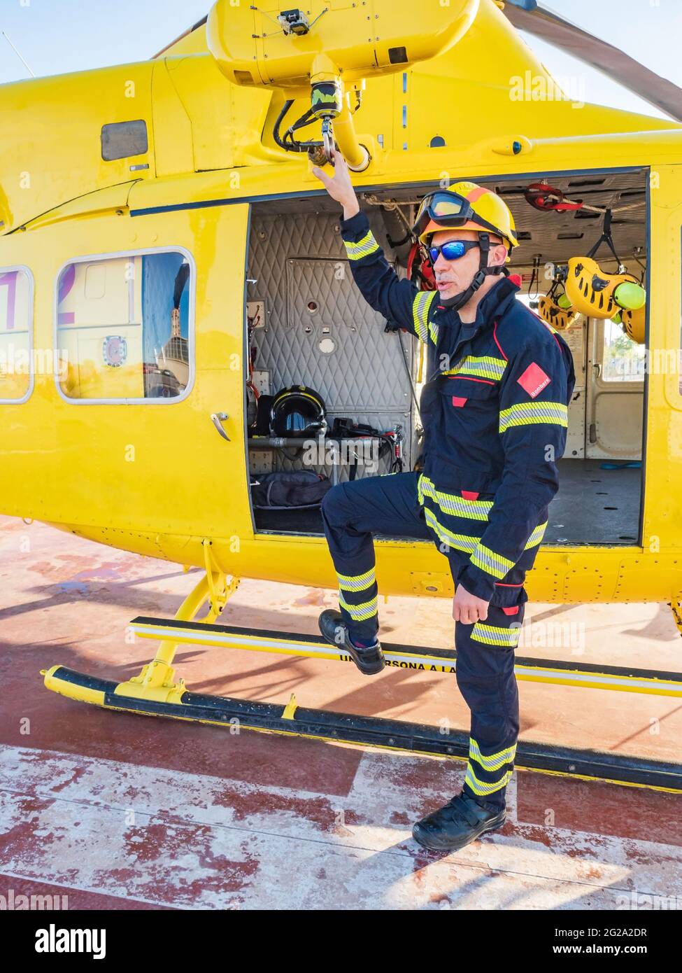 Fireman waiting hi-res stock photography and images - Alamy