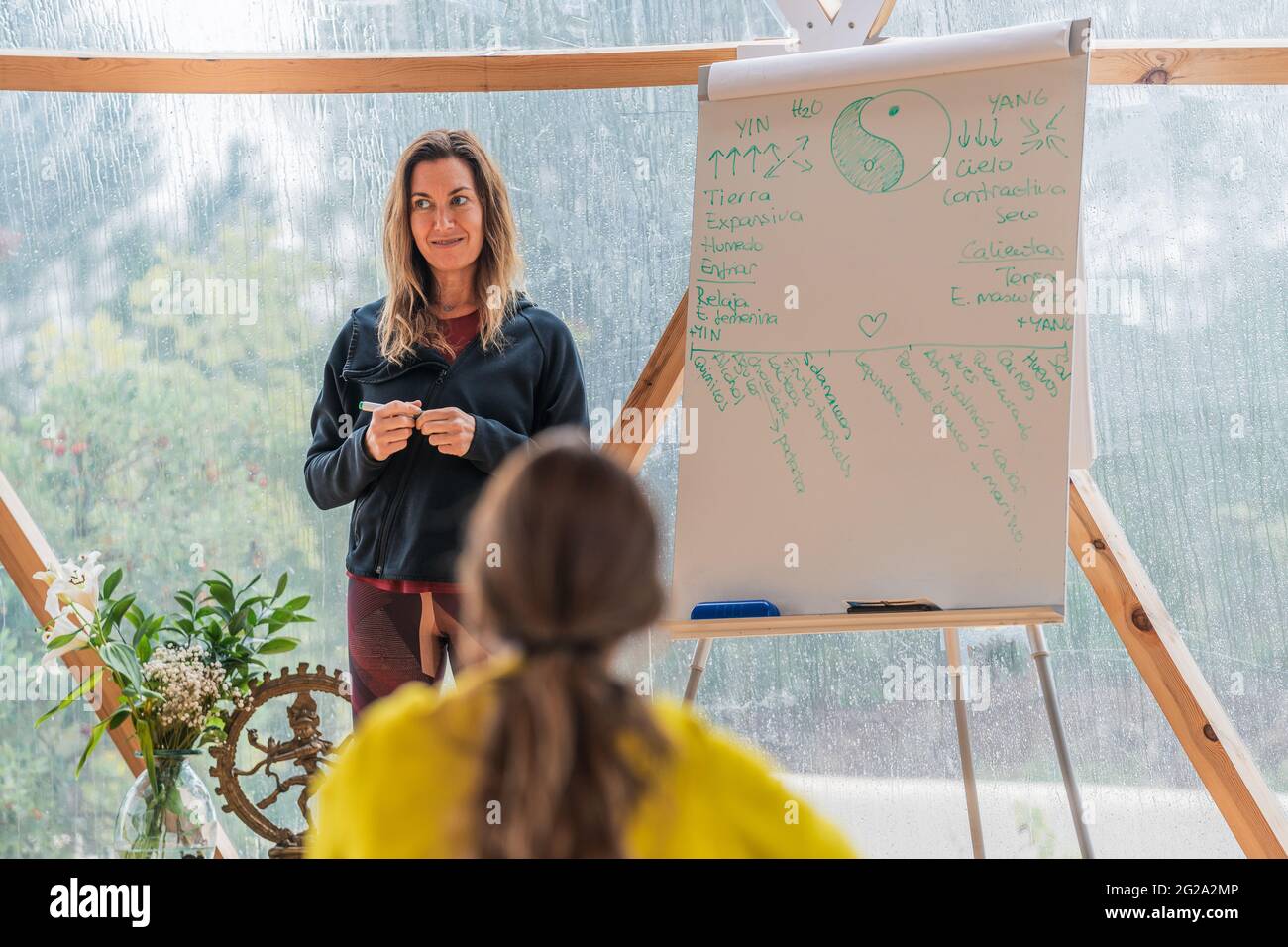 Attentive people hi-res stock photography and images - Alamy
