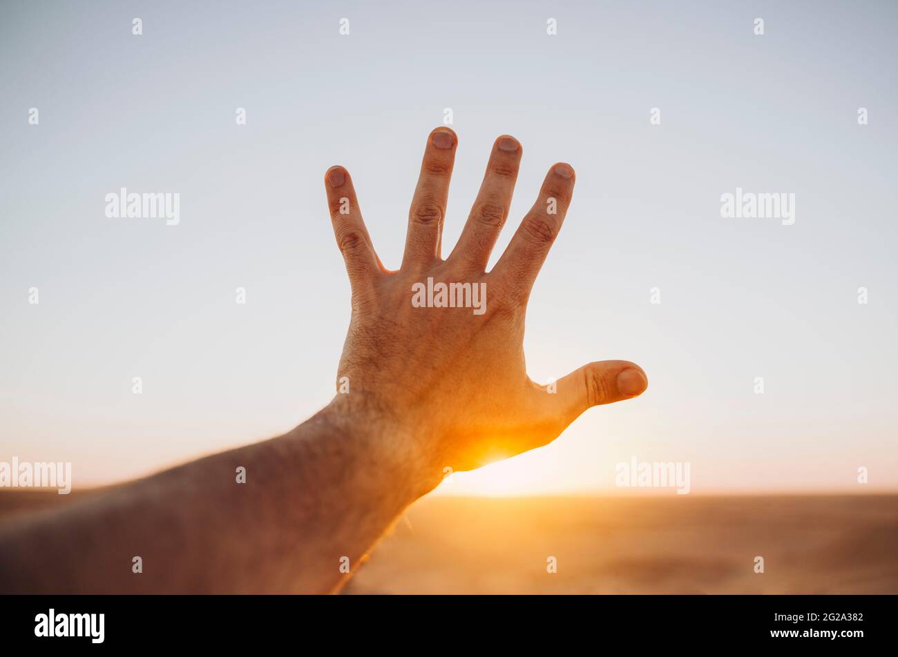 Human hand against sun hi-res stock photography and images - Alamy
