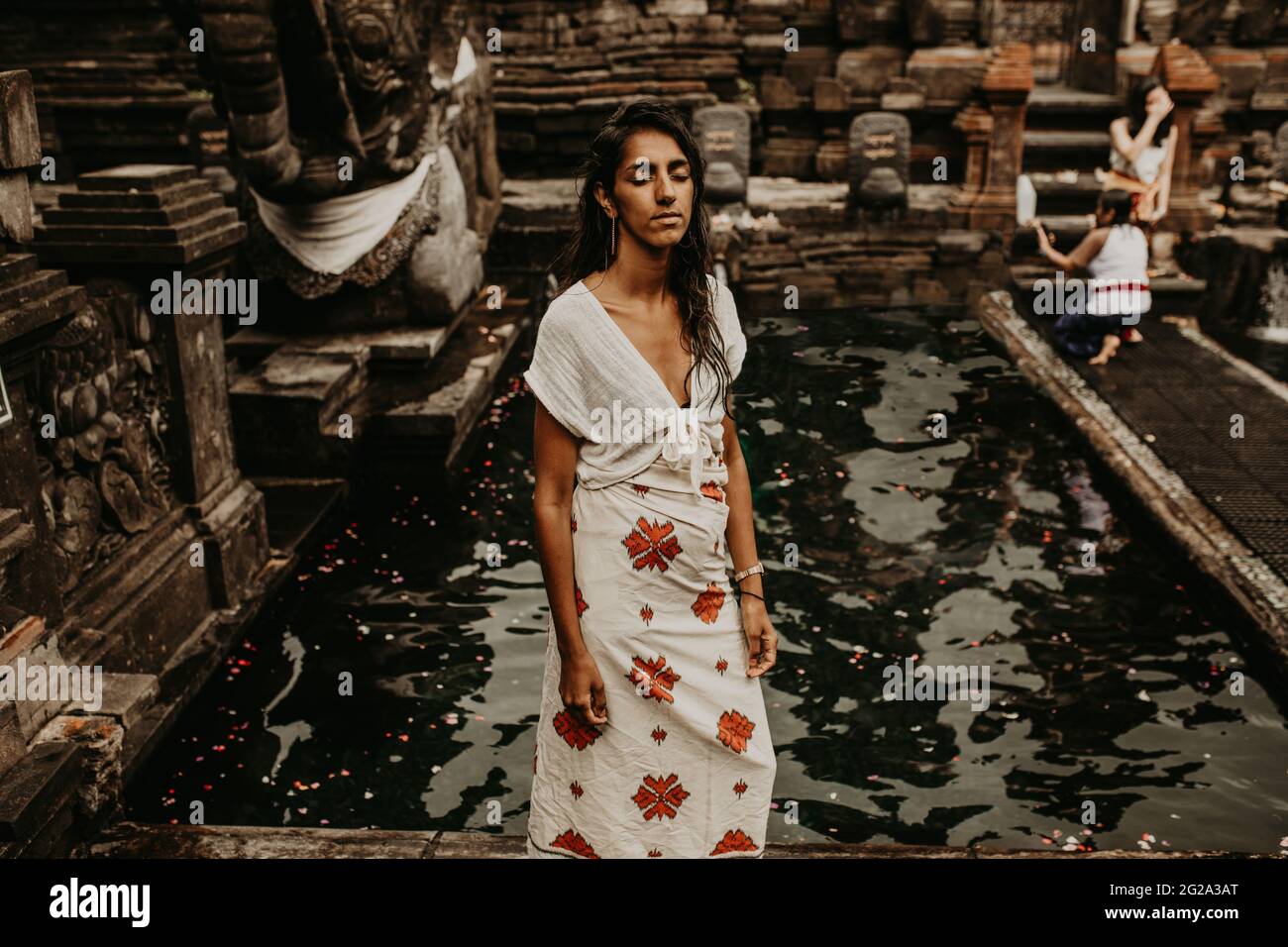 Bathing with clothes hi-res stock photography and images - Alamy