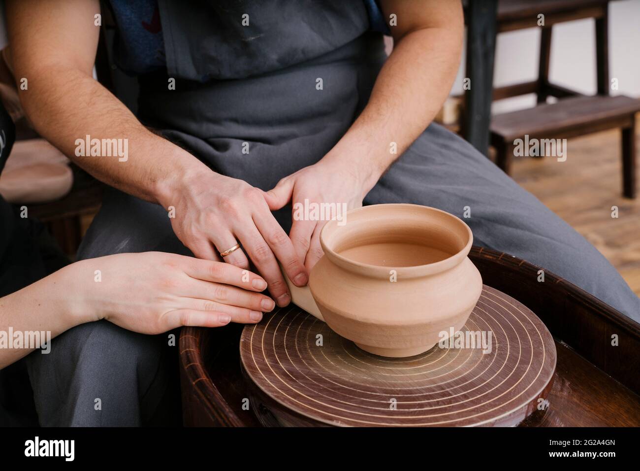 Doing pottery hi-res stock photography and images - Alamy
