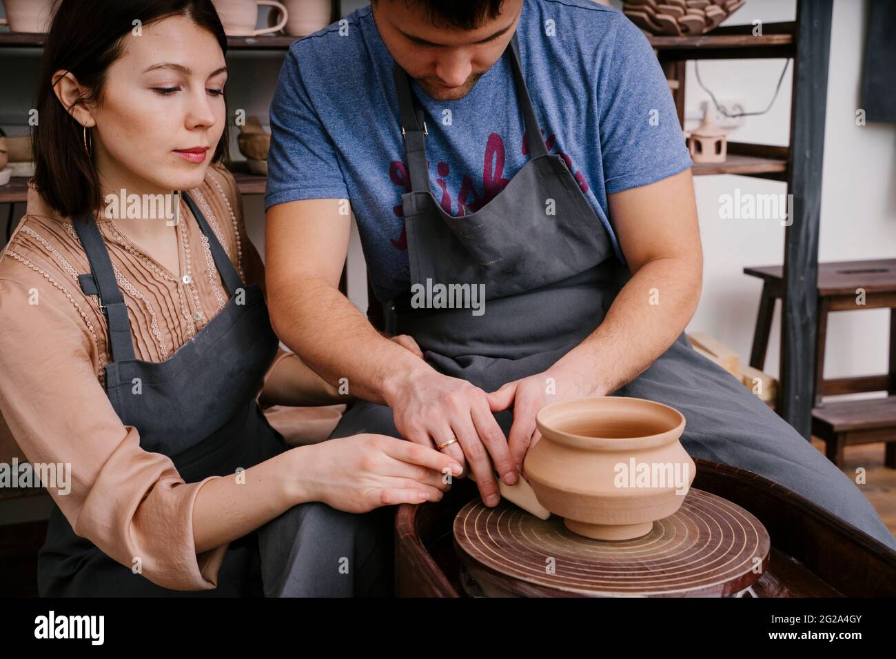Doing pottery hi-res stock photography and images - Alamy
