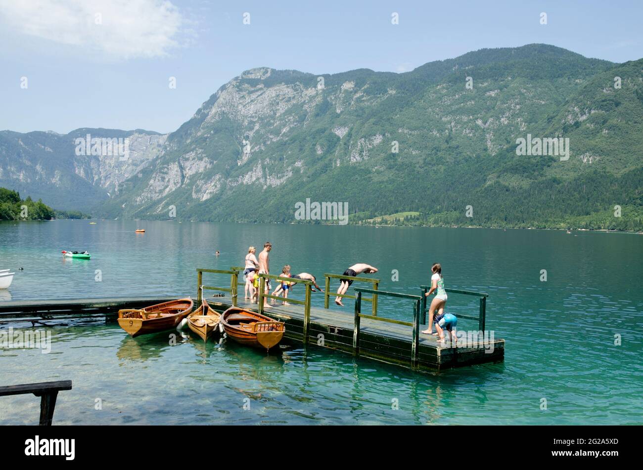 Diving jetty hi-res stock photography and images - Alamy