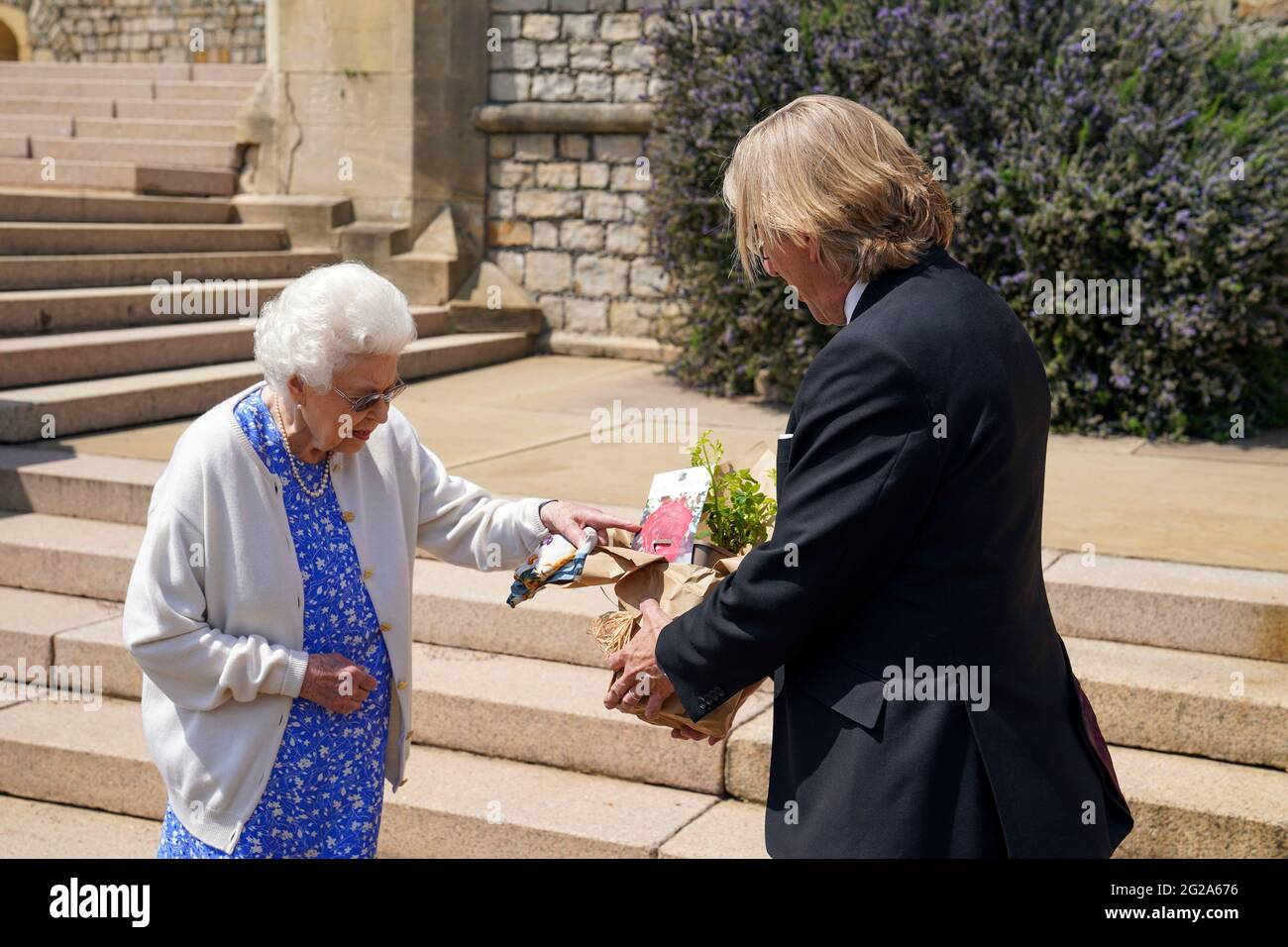Queen elizabeth birthday roses hi-res stock photography and images - Alamy