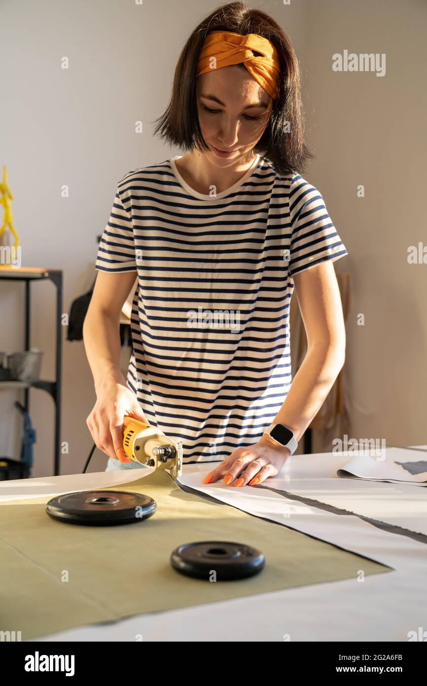 Professional dress cutter hi-res stock photography and images - Alamy