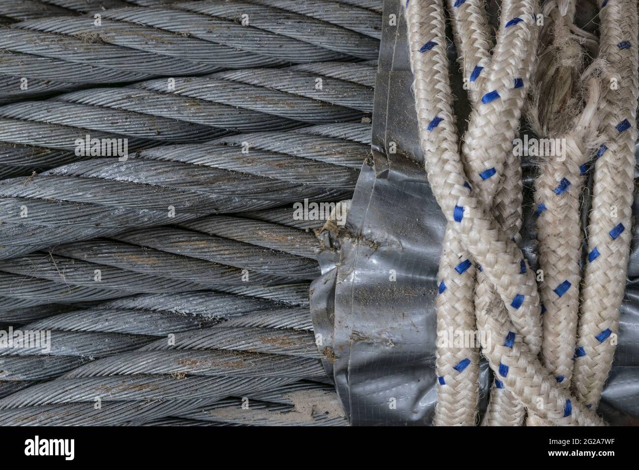 Mooring wire hi-res stock photography and images - Alamy