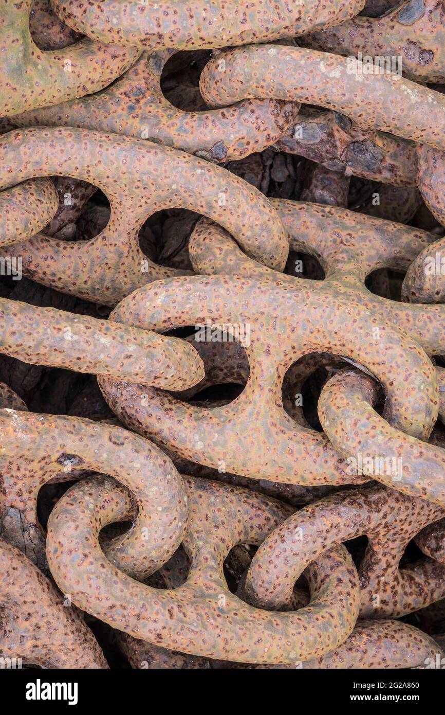 rusty metal chain Stock Photo - Alamy
