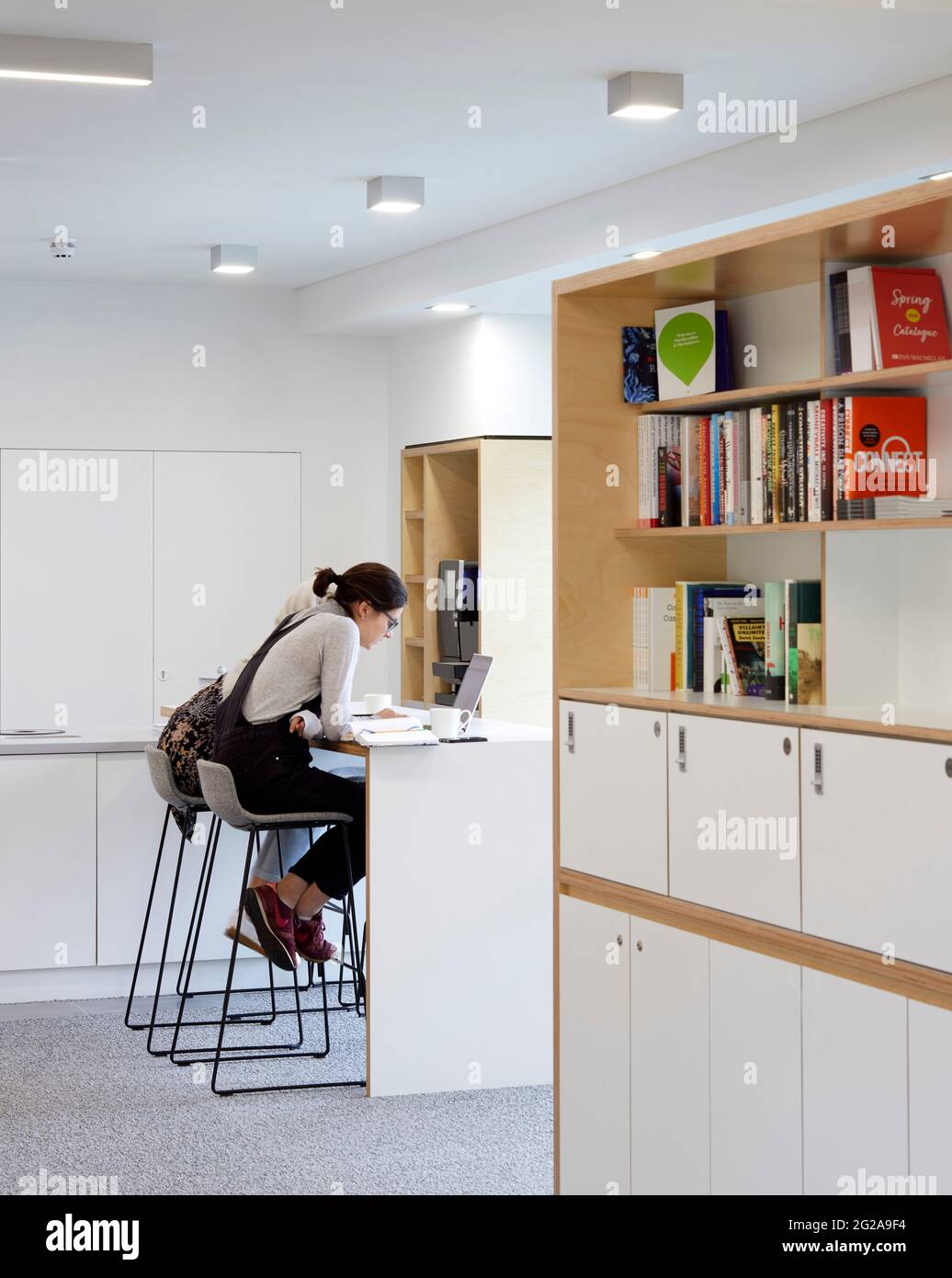 Breakout area office hi-res stock photography and images - Alamy