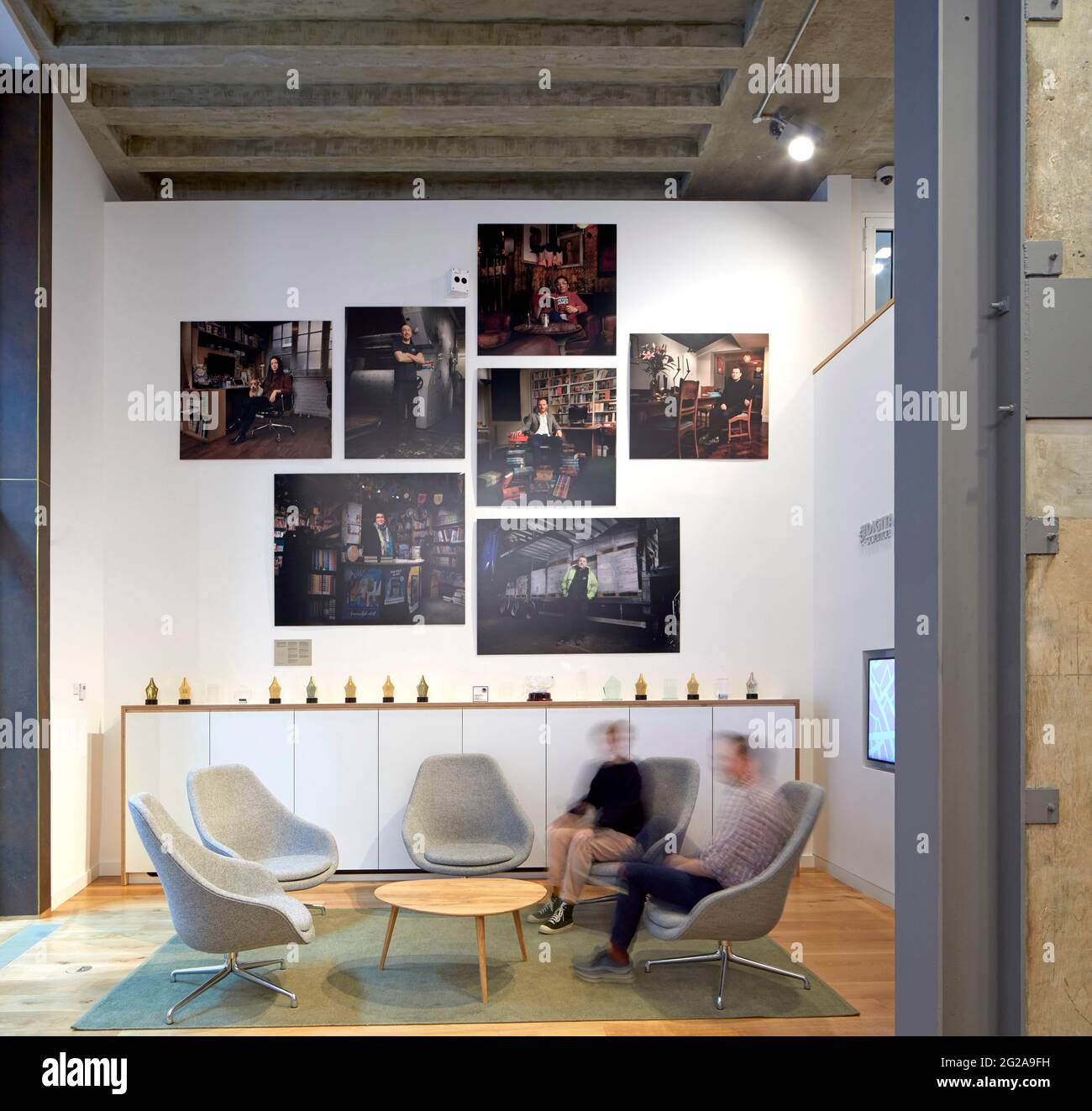 London reception area seating hi-res stock photography and images - Alamy