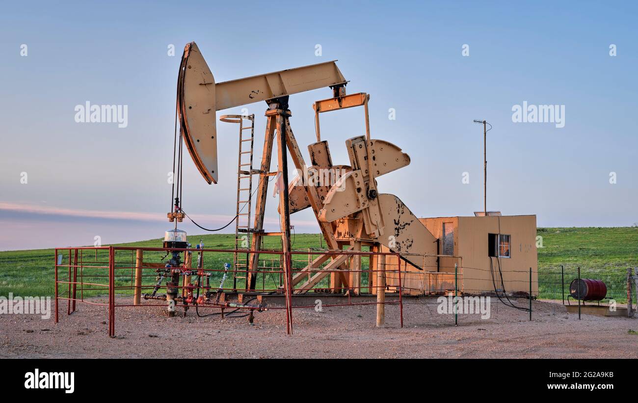 Colorado oil well hi-res stock photography and images - Alamy