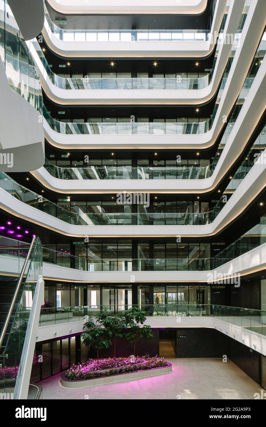 Glass atrium plants hi-res stock photography and images - Alamy
