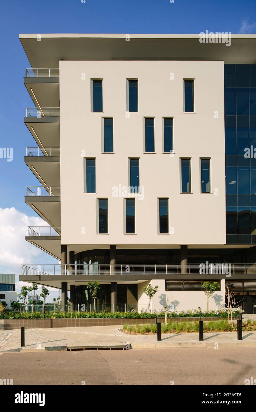 Staggered arrangement hi-res stock photography and images - Alamy