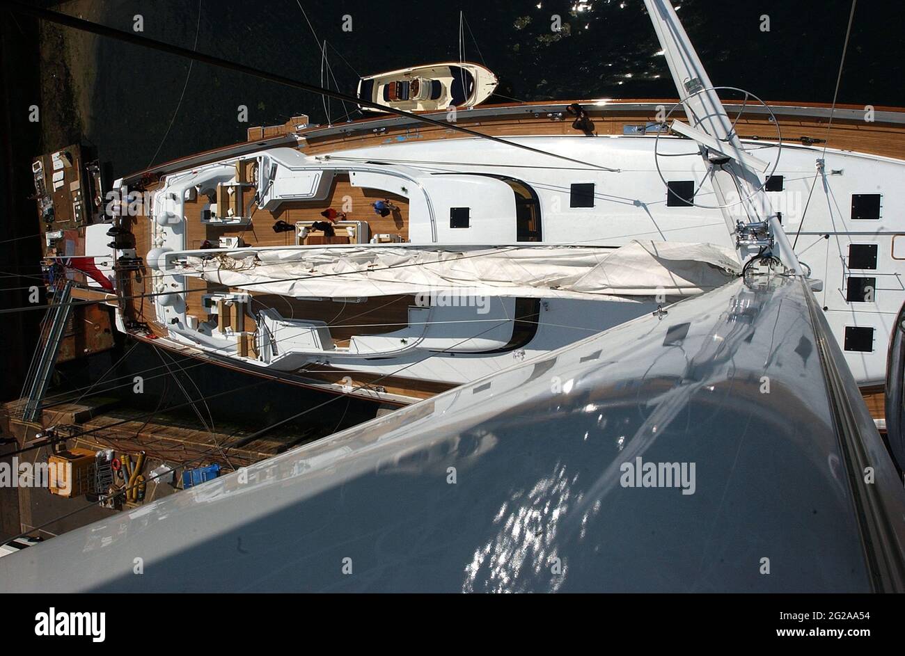 Mirabella v yacht mast hi-res stock photography and images - Alamy