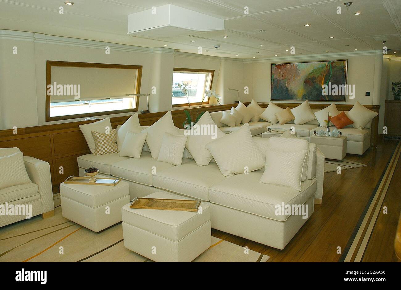 THE LOUNGE ABOARD MIRABELLA V THE WORLD LARGEST SINGLE MASTED YACHT ...