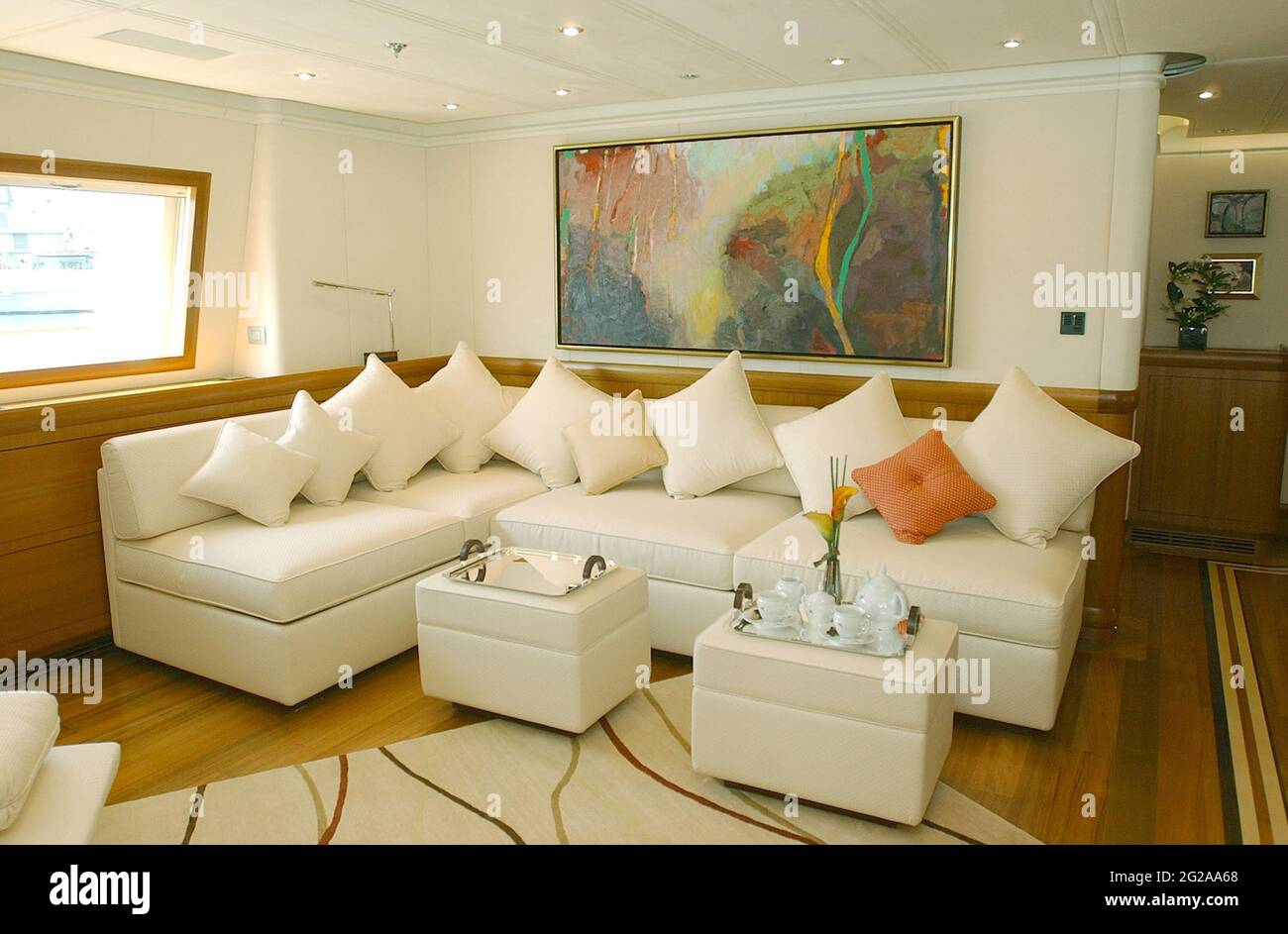 THE LOUNGE ABOARD MIRABELLA V THE WORLD LARGEST SINGLE MASTED YACHT ...