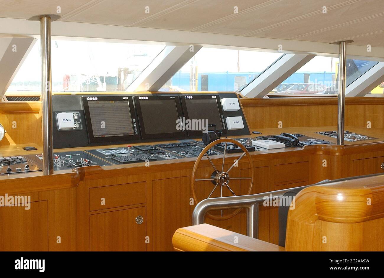THE BRIDGE ABOARD MIRABELLA V THE WORLD LARGEST SINGLE MASTED YACHT ...