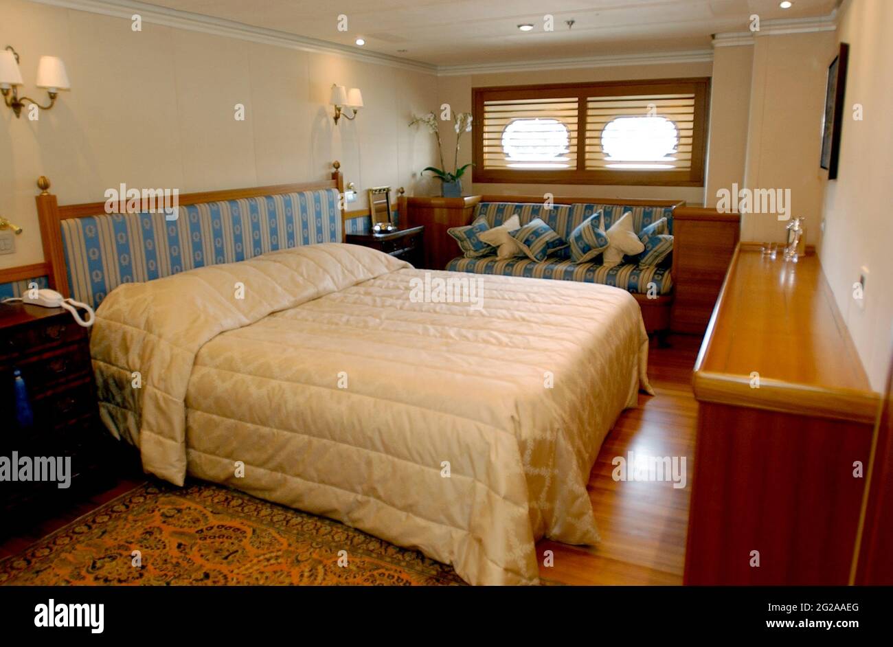 A BEDROOM ABOARD MIRABELLA V THE WORLD LARGEST SINGLE MASTED YACHT. PIC ...