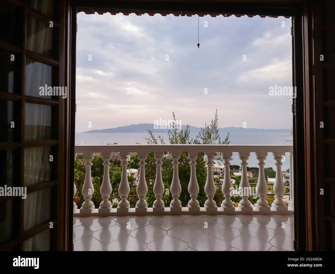 Traditional greek architecture hi-res stock photography and images - Alamy