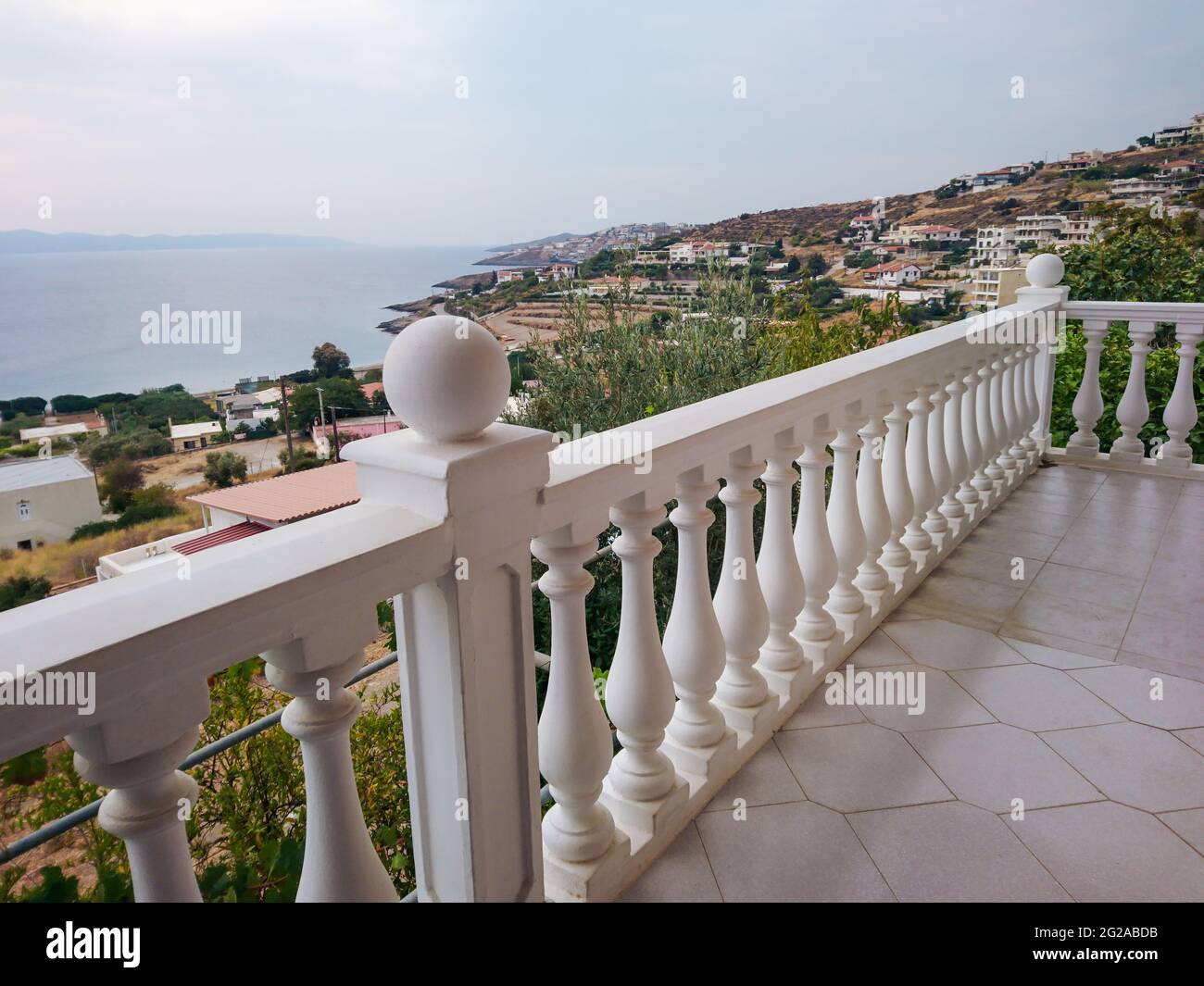 Traditional greek architecture hi-res stock photography and images - Alamy