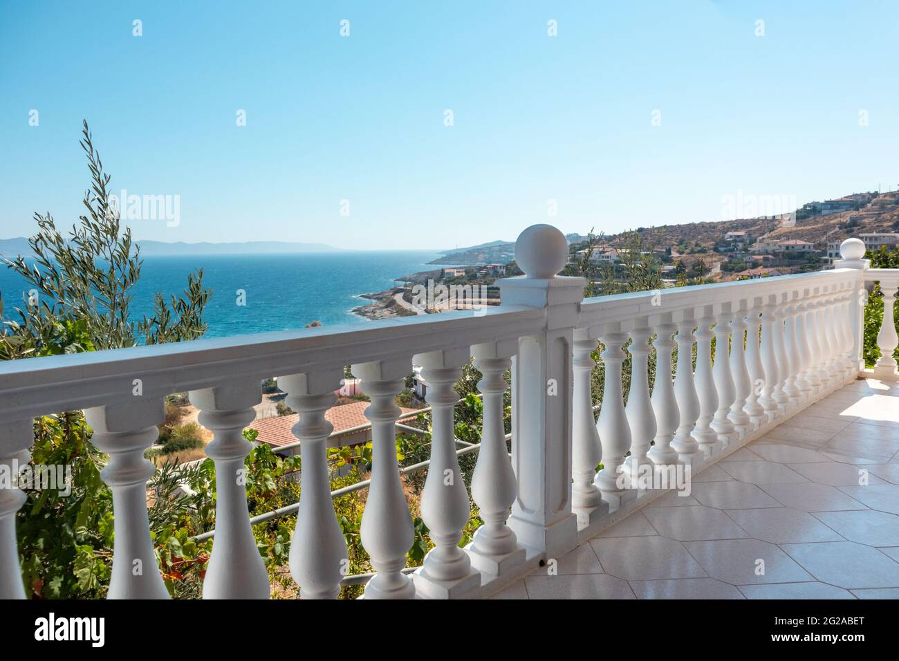 Traditional greek architecture hi-res stock photography and images - Alamy