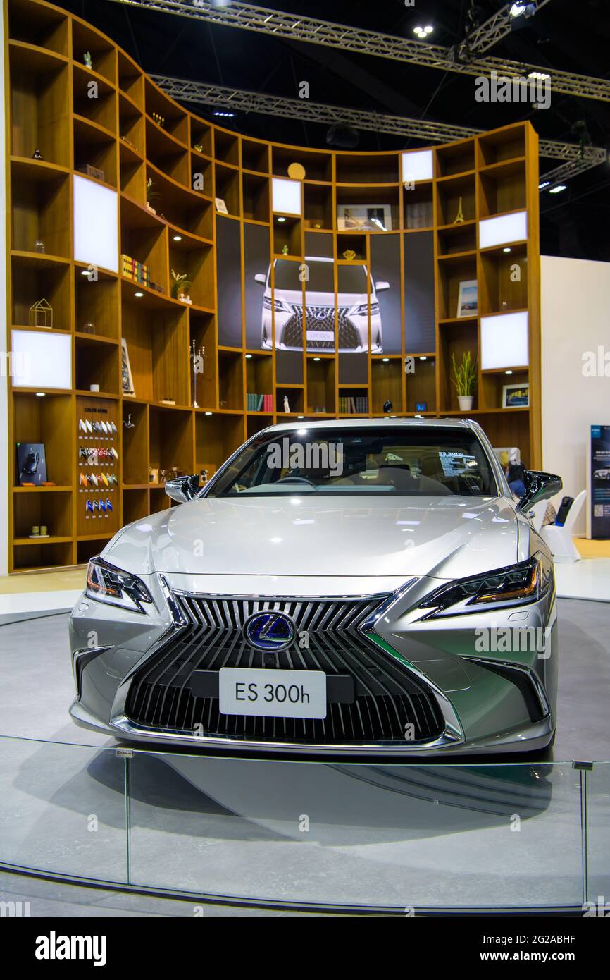 Lexus is 300h car hi-res stock photography and images - Alamy