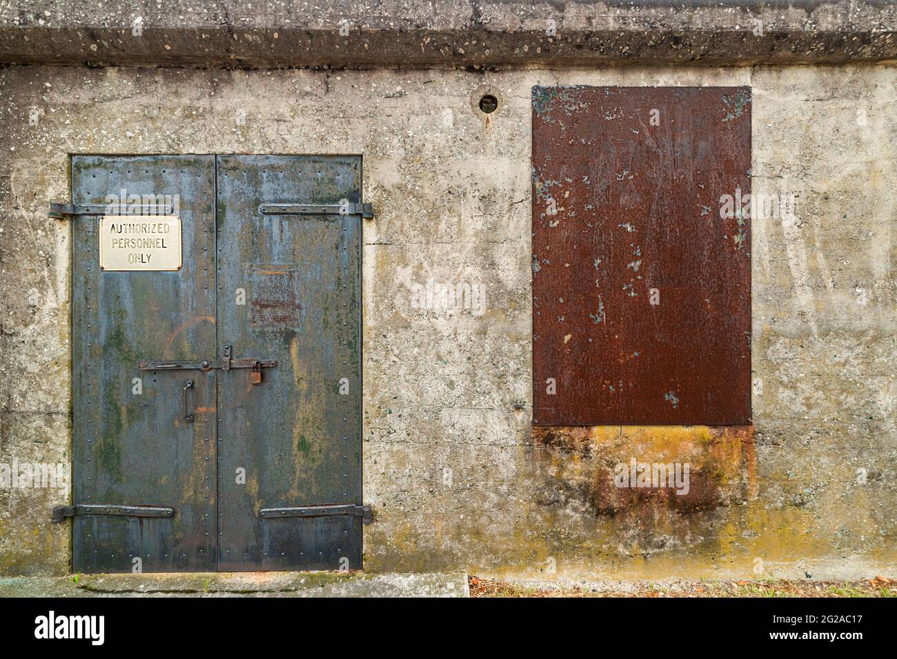 Battered architecture hi-res stock photography and images - Alamy