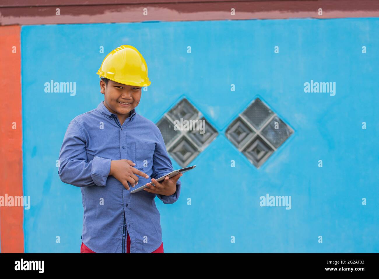 Happy african american engineer standing hi-res stock photography and ...