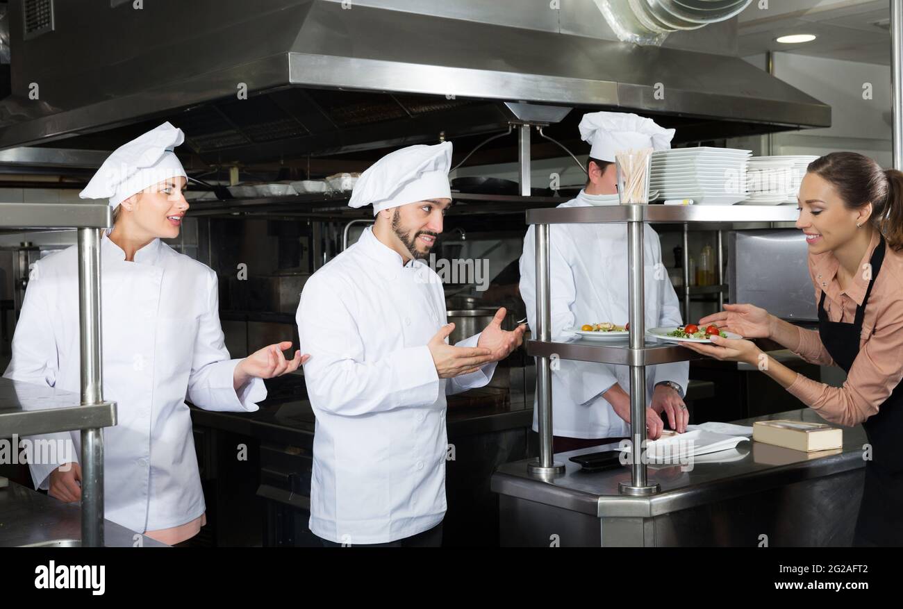 Team of cooks hi-res stock photography and images - Alamy