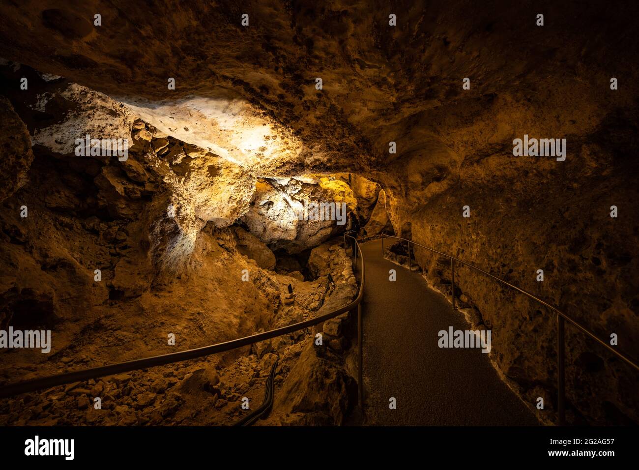 Well Lit Walkway along Cave Wall in Carlsbad Caverns Stock Photo - Alamy