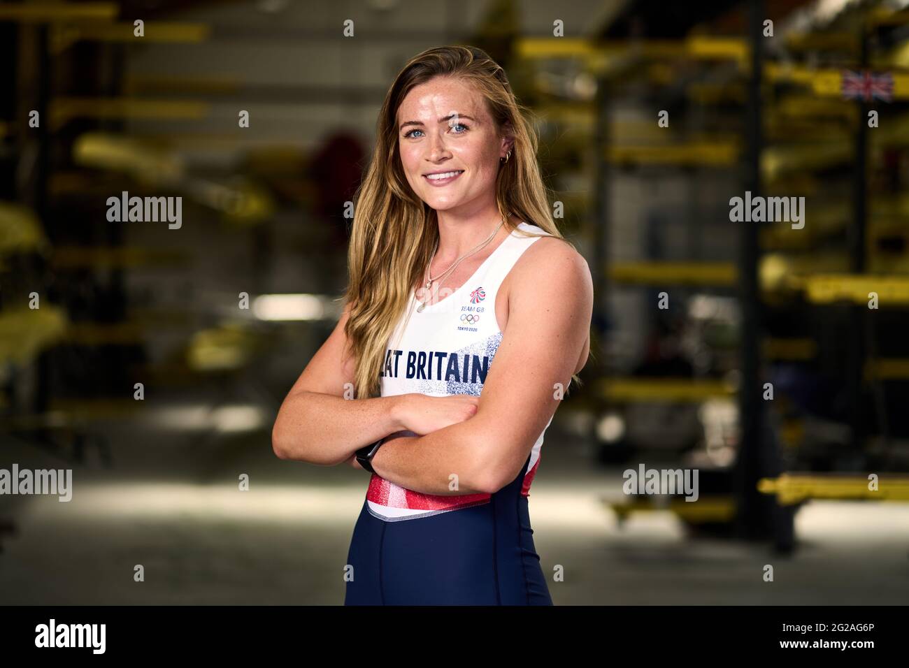 Shorten hi-res stock photography and images - Alamy