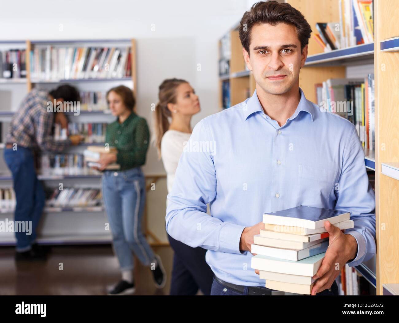 Man standing in library Stock Photo - Alamy