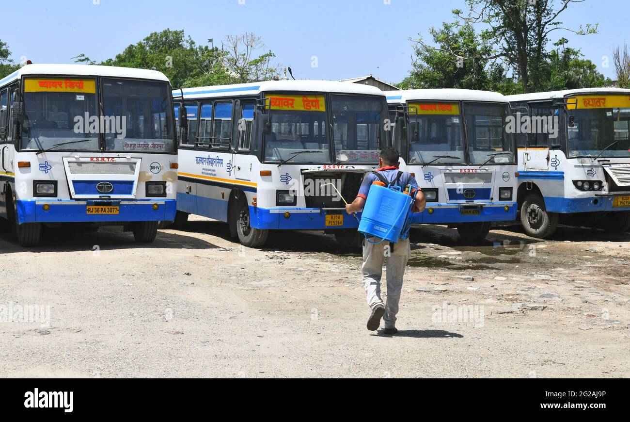 Asian roadways buses hi-res stock photography and images - Alamy