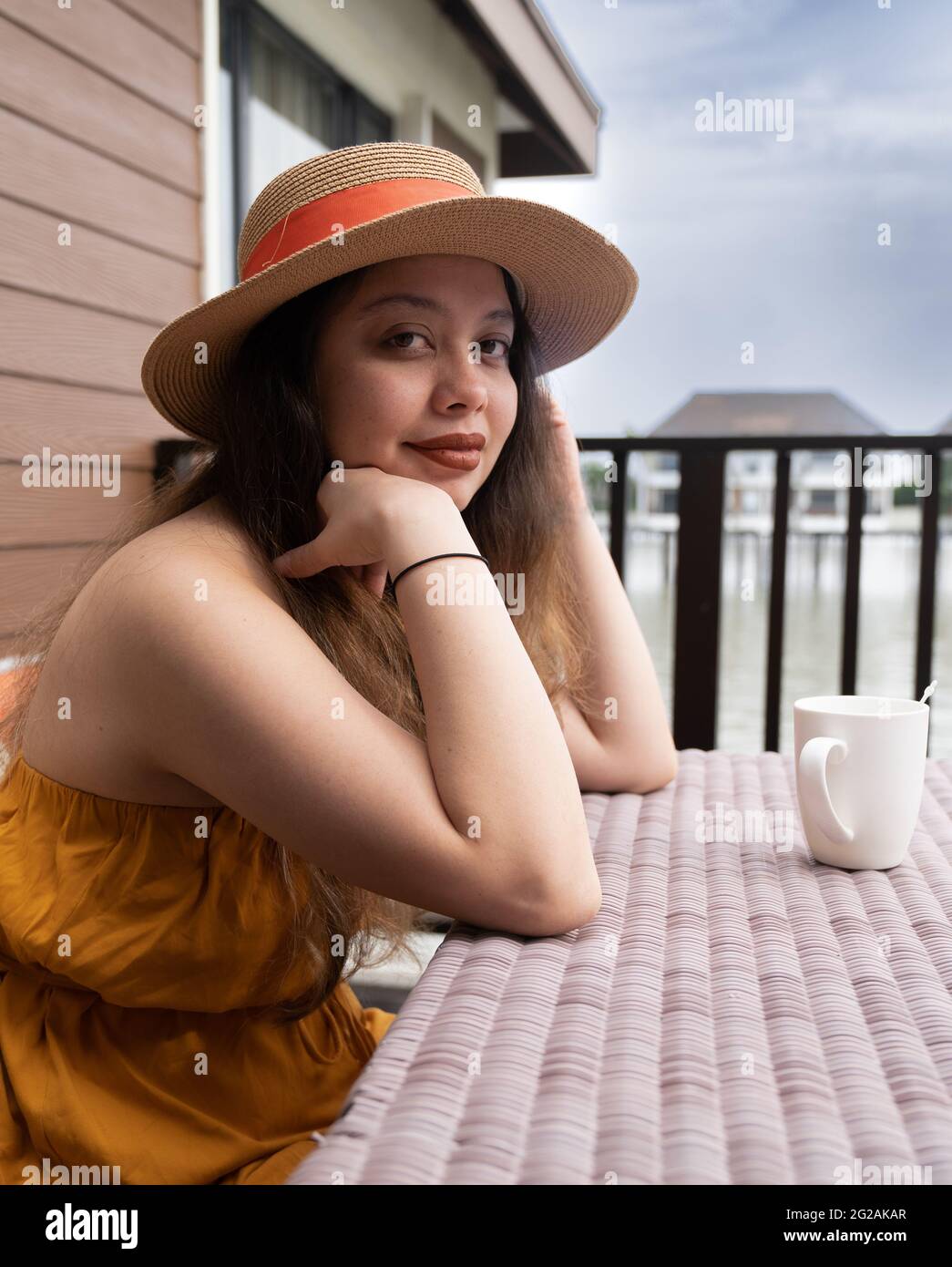 Orange girl hi-res stock photography and images - Alamy