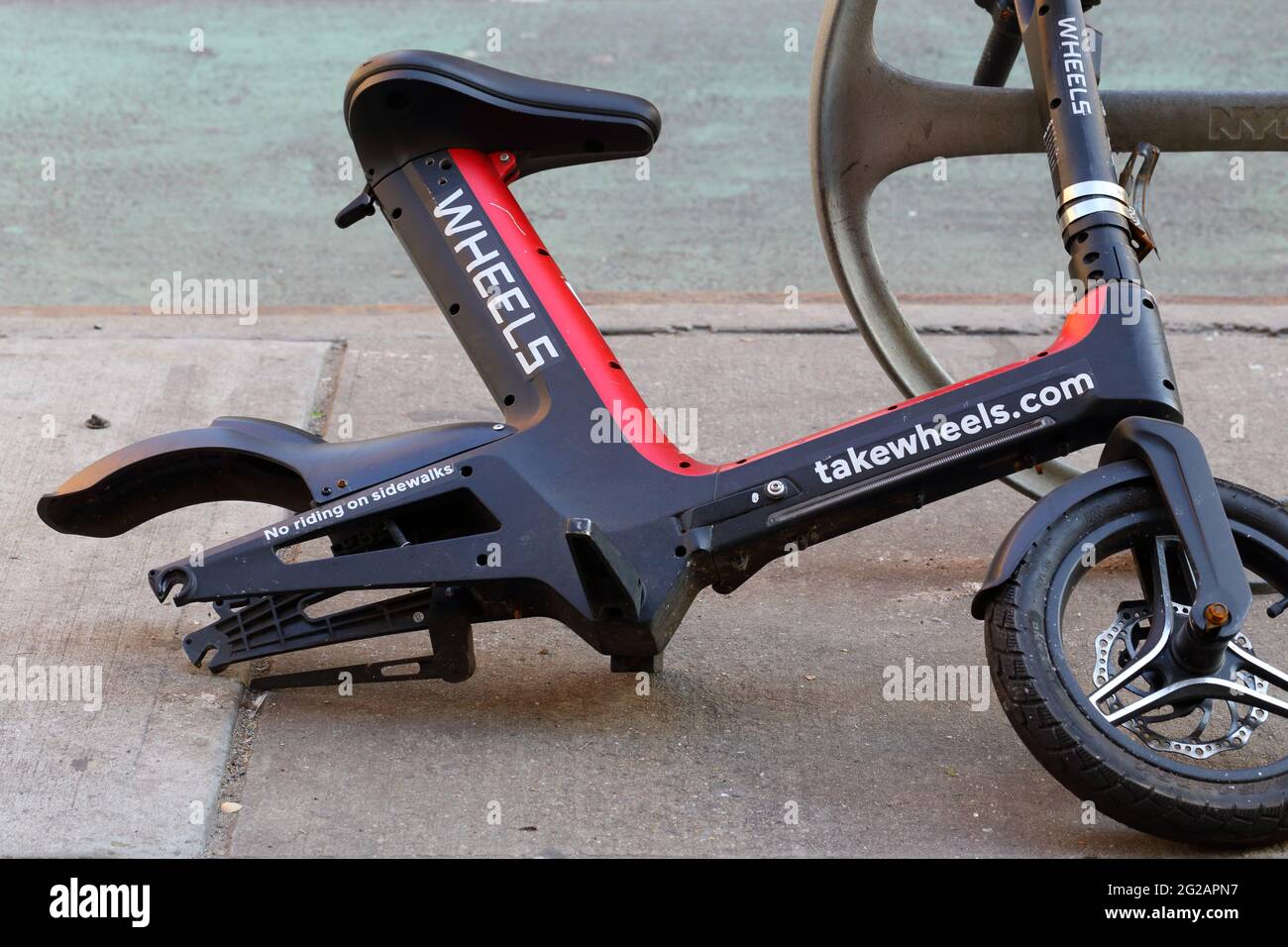 Missing wheels hi-res stock photography and images - Alamy