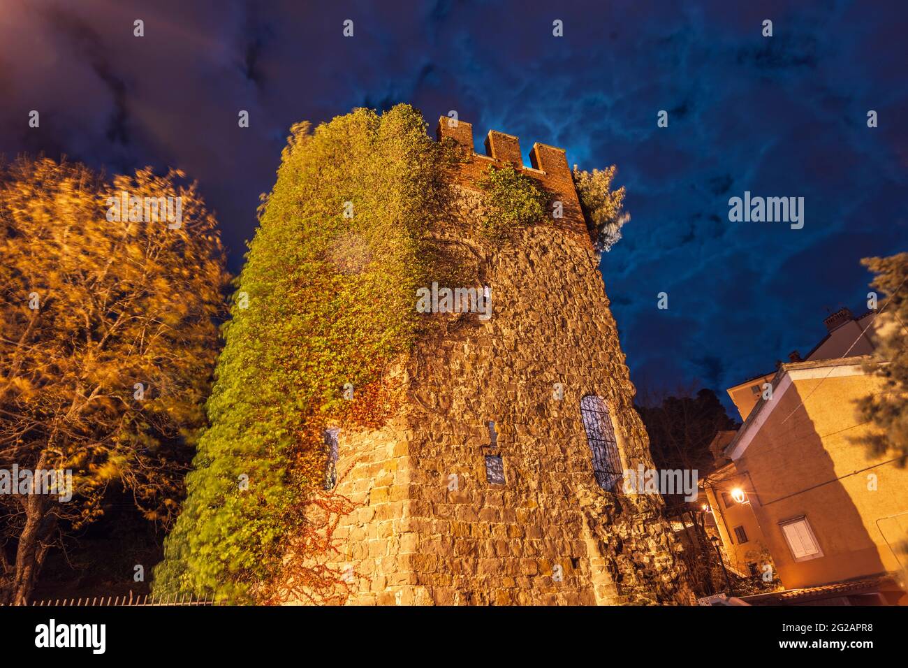 Focus on ancient architecture hi-res stock photography and images - Alamy