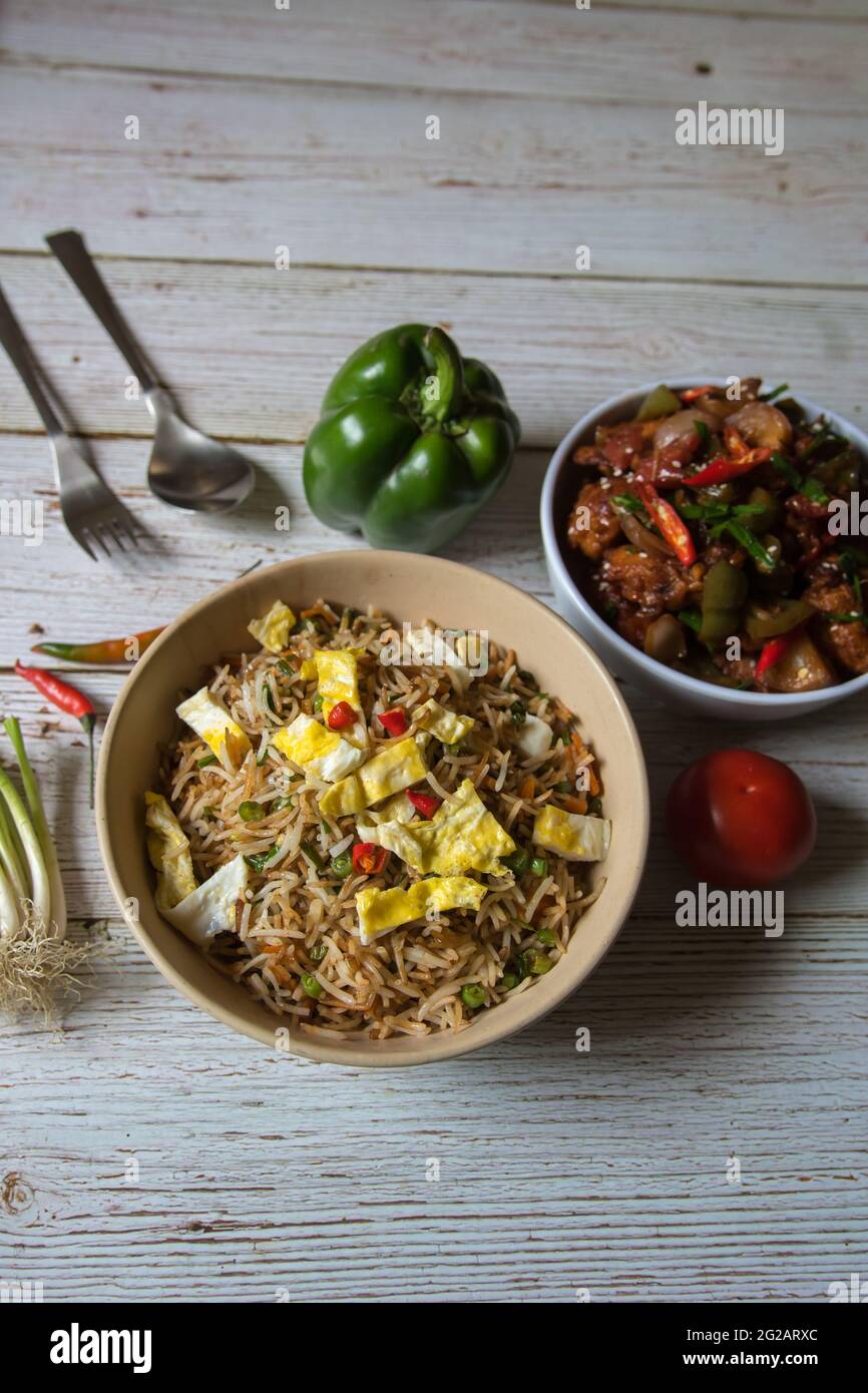 Singapore fast food chilli sauce hi-res stock photography and images ...