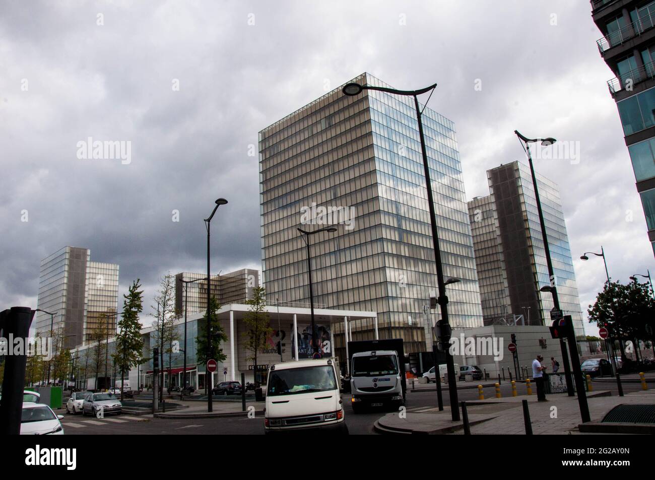 Paris street views, river Seine, library, streets Stock Photo - Alamy