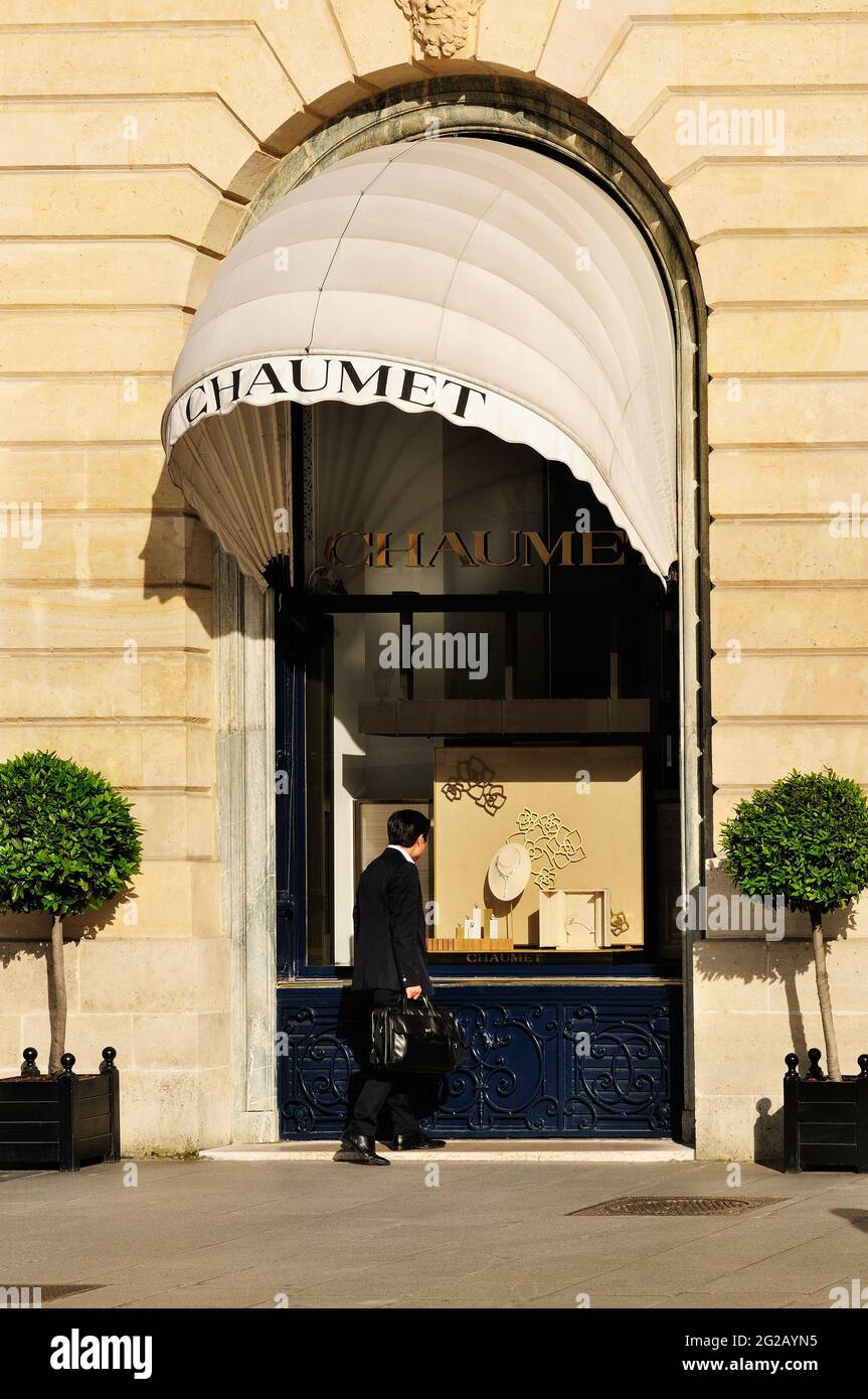 FRANCE, PARIS (75) 1ST ARRONDISSEMENT, PLACE VENDOME, LUXURY JEWELER ...
