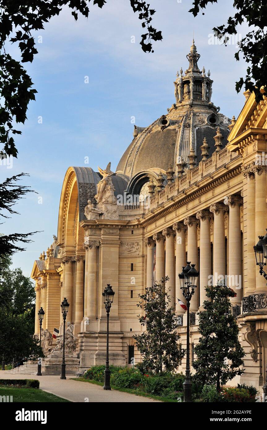 8ème arrondissement de paris hi-res stock photography and images - Alamy