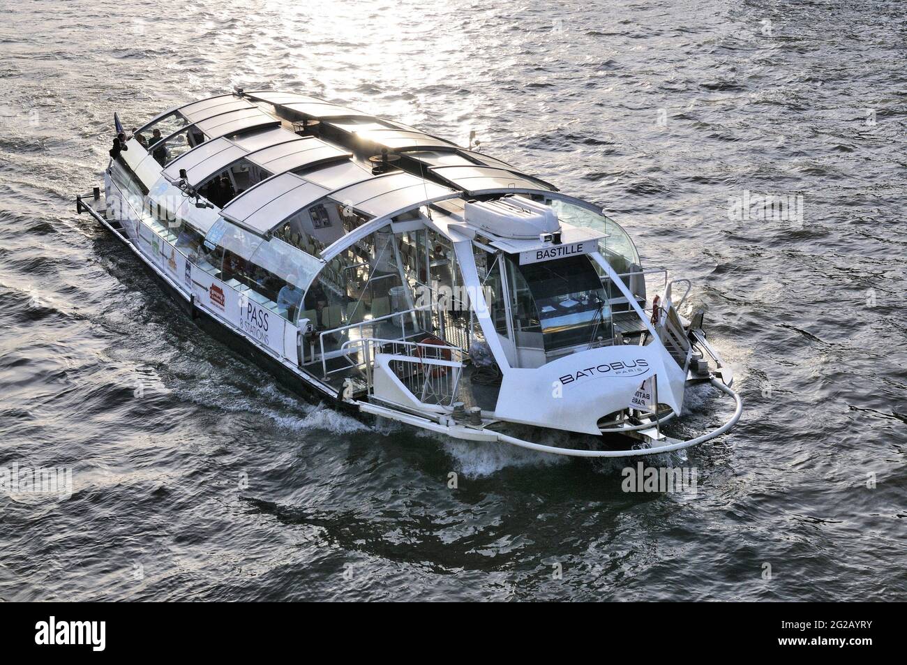 Batobus hi-res stock photography and images - Alamy